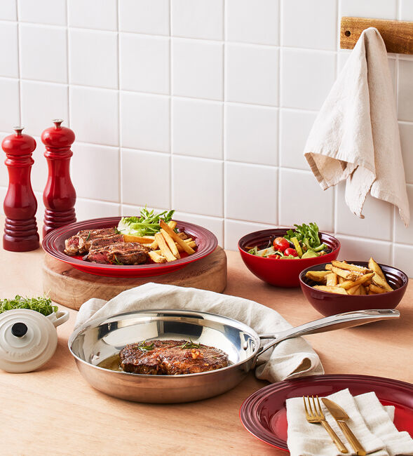 Deglazed Rib-Eye Steak with Twice Fried Chips | Le Creuset®